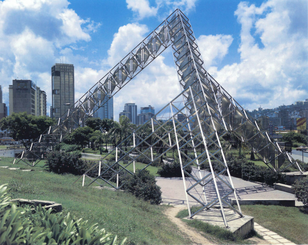 El esfuerzo privado para restaurar el arte público de Caracas | Cinco8